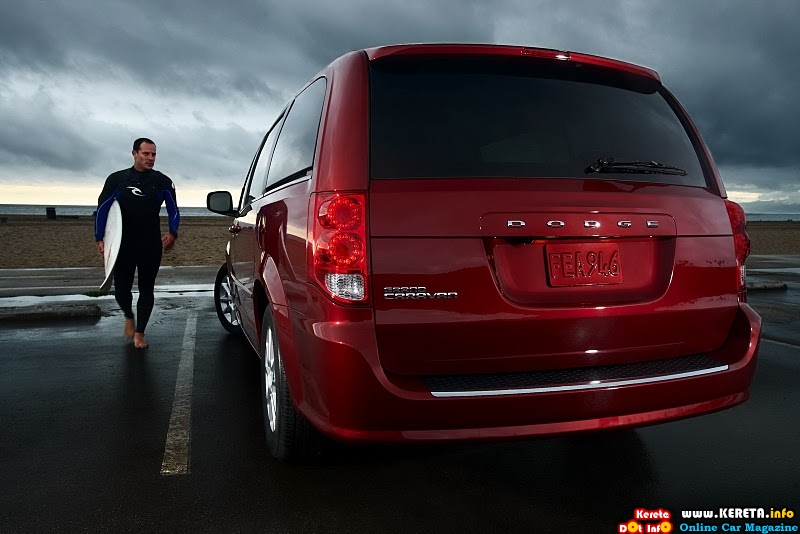 2011-dodge-grand-caravan-rear-side-view