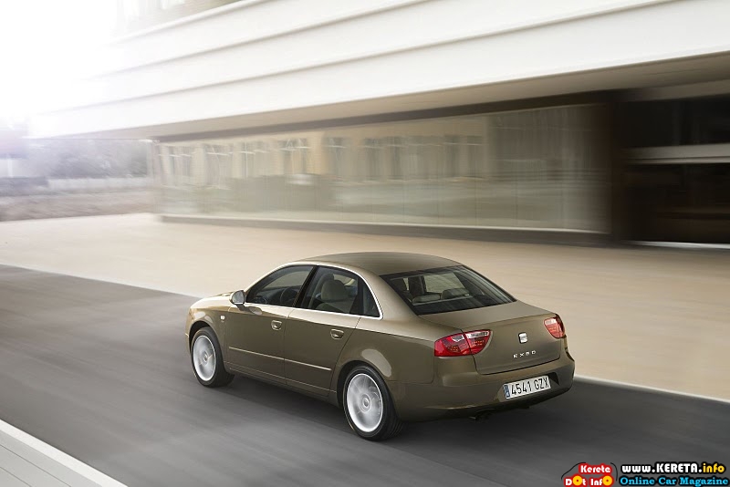 2011-seat-exeo-sedan-rear-angle-view