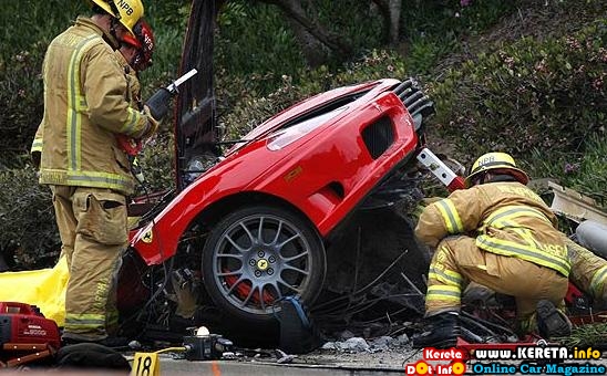FERRARI CRASHED IN CALIFORNIA
