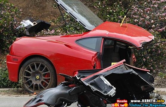 FERRARI CRASHED IN CALIFORNIA