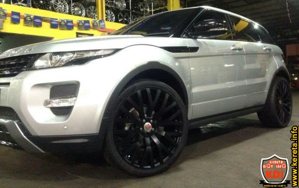 RANGE ROVER EVOQUE WITH 22 INCHES SPORT RIMS